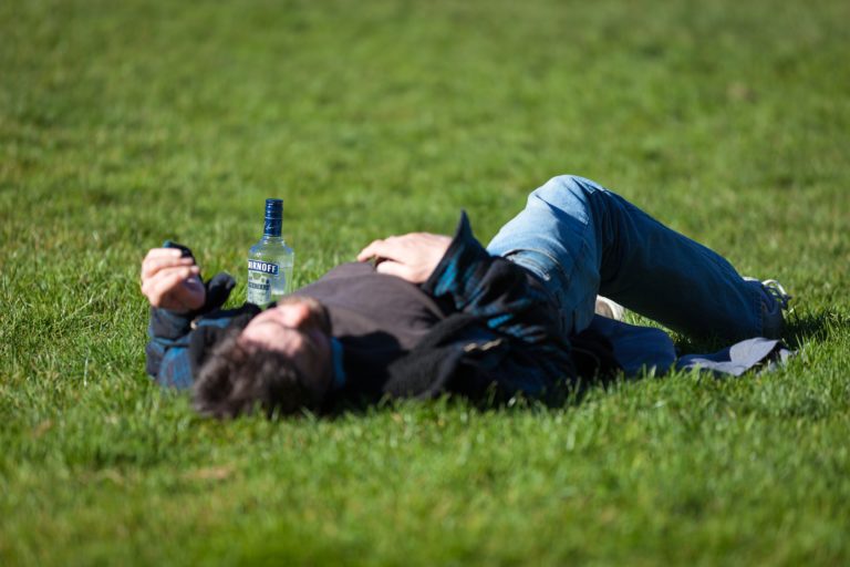 Alcohol Poisoning First Aid: What To Do In Case Of Emergency ...